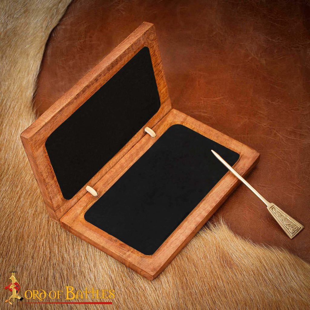 Tabla de Cera Medieval de Madera con Estilete de Latón